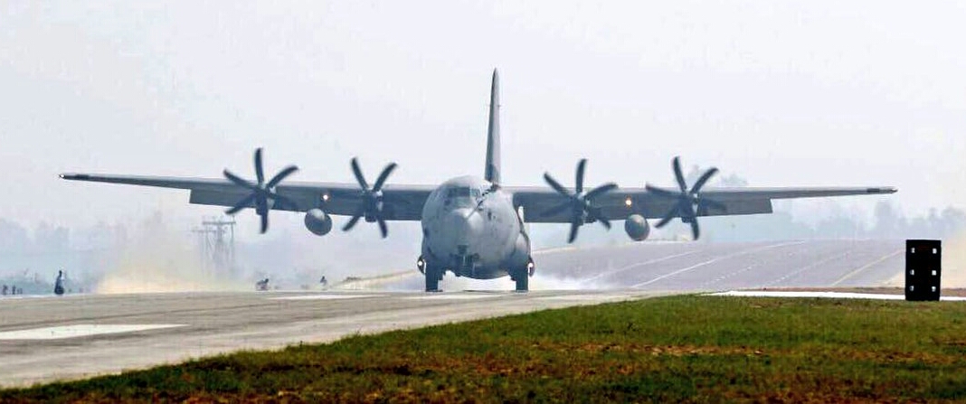 slow speed on Lucknow-Agra Express –Way। हाईवे पर 100 kmh की स्पीड।