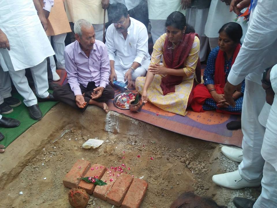 statue of Dr. sonelal Patel। Apna Dal founder। Village bagulihai। Anupriya।